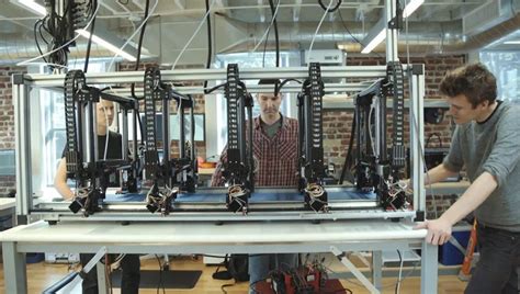 Giant Multi Headed 3D Printer Can Create Massive Objects In A Single Pass