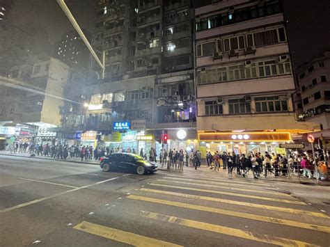 山頂人潮湧現！太平山入夜逾百人排隊 遊客打蛇餅等足40分鐘纜車 Uhk 港生活