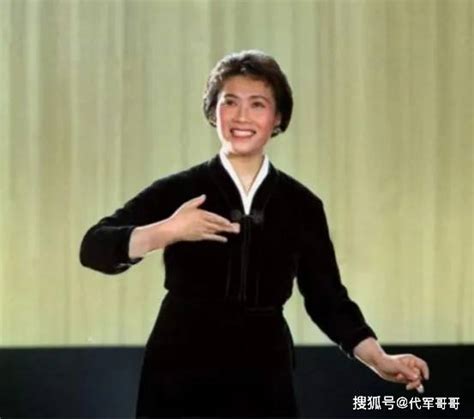 “东方夜莺”朱逢博：与骨灰盒相伴16年，儿子成心中遗憾施鸿鄂施劲事业