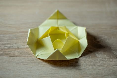 종이접기 꽃 일본 전통 종이 공예 어린이 창작 활동 소근육 운동 기술 개발 종이 접기 예술은 아이들의 마음을 사로잡습니다 Diy에 대한 스톡 사진 및 기타 이미지 Istock