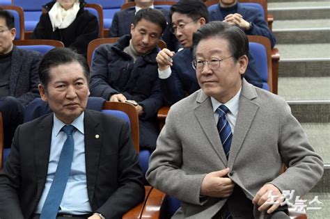 의총 참석하는 이재명 대표 노컷뉴스