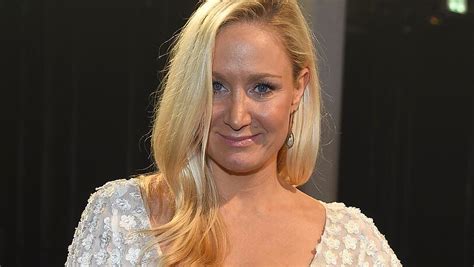 Sexy Schnappschuss Von Janine Kunze Tv Star Genießt Urlaub Oben Ohne