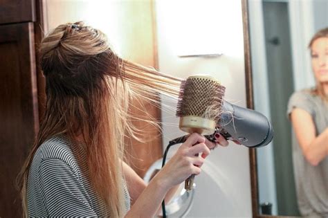 La Guía Definitiva para Usar tu Secador Correcatamente y Cuidar tu Cabello
