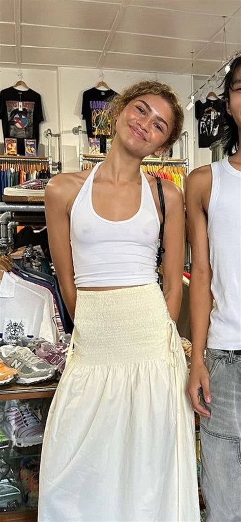 Zendaya Pokies Meeting A Fan In Sydney Ranyazendaya