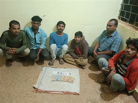 छुईखदान पुलिस ने की कार्यवाही सार्वजनिक स्थान में जुआ खेलने वाले पर 06