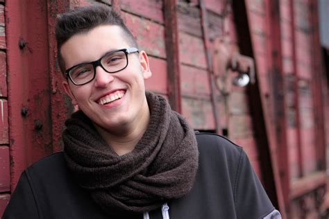 Flirtet Er Mit Mir Die Flirtsignale Von Männern Datingjunglede