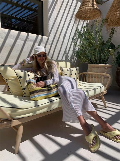 Leonie Hannes Feet