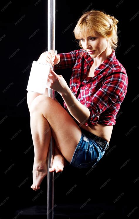 Premium Photo The Strong And Graceful Young Girl Performing Acrobatic