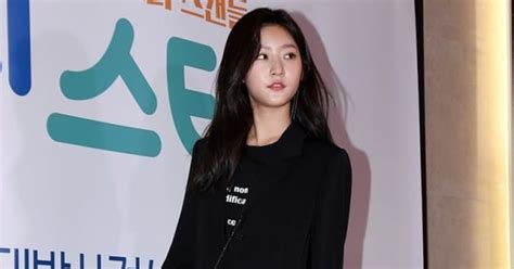 포토 김새론 군살 없는 각선미 선보이며