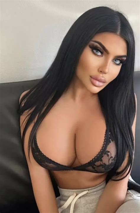 Post [699330803607404544] Fantastic Plastic Tumbex