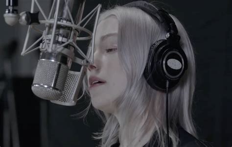 Watch Phoebe Bridgers New Video For Sidelines