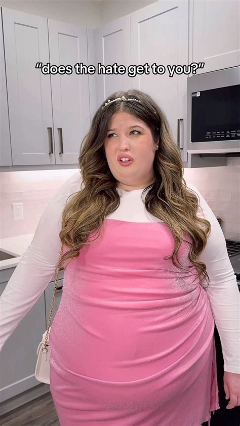 Kelsey┃plus Size Fashion And Lifestyle Dont Be Alarmed She Got Lots Of