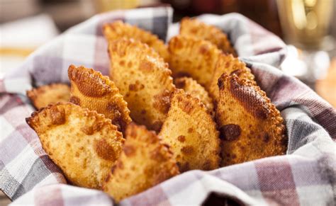 receitas de pastel de pizza que são tão gostosos quanto os da feira