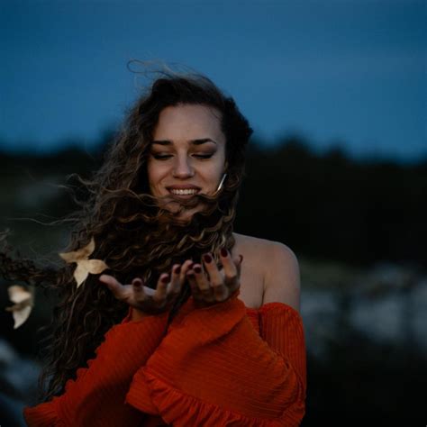 Jutarnji List Lorena Bućan Slavi žensku Snagu I Slobodu U Sjajnoj Pjesmi I Spotu Jedva čekam