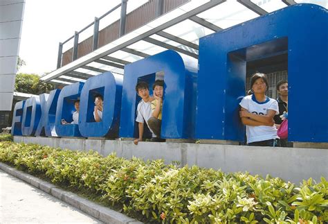 她的工廠不造夢：一位富士康流水線的女大學生打工史 文化視角 轉角國際 Udn Global