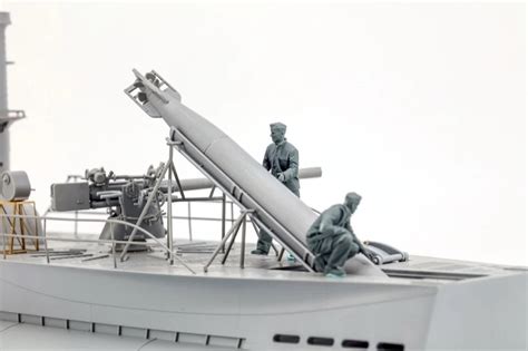 Border Model 1 35 German Submariners And Commanders Loading Plastic Model Kit [br 003]