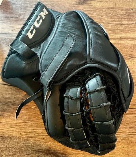 Ccm E4 9 Goalie Glove Sidelineswap Buy And Sell On Sidelineswap