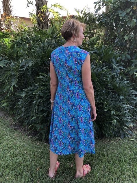 McCall S Misses Miss Petite Sleeveless Or Raglan Sleeve Fit And Fla