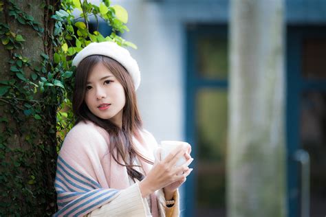 4k Asian Bokeh Brown Haired Glance Beret Hands Hd Wallpaper