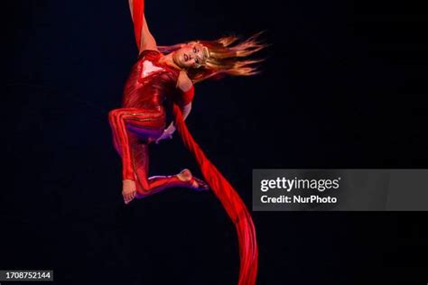 The Aerial Strap Act Photos And Premium High Res Pictures Getty Images