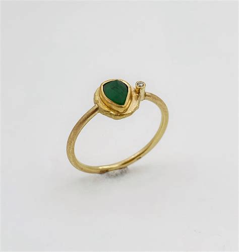 Rå Smaragd Baerbart