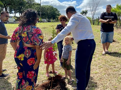 Prefeitura inaugura memorial pelas vítimas da COVID Prefeitura Municipal de Cosmópolis