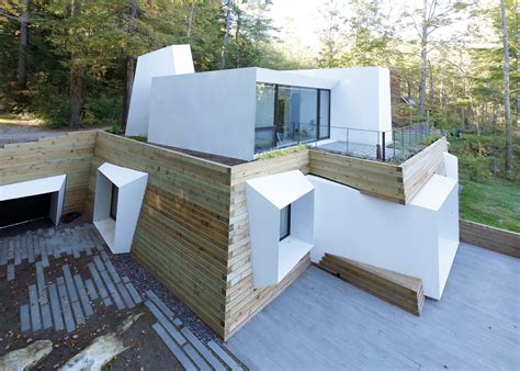 Taylor And Millers Sculptural Lake House In Massachusetts