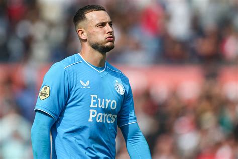 Polsbreuk Justin Bijlow Zadelt Arne Slot Bij Feyenoord Op Met