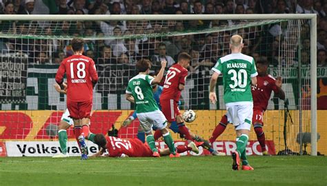 Werder Bremen gegen FC Bayern München Witz Elfmeter kostet Werder das