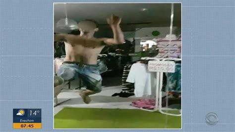 Homem fica preso dentro de loja ao cair de telhado enquanto fugia da polícia em Osório veja