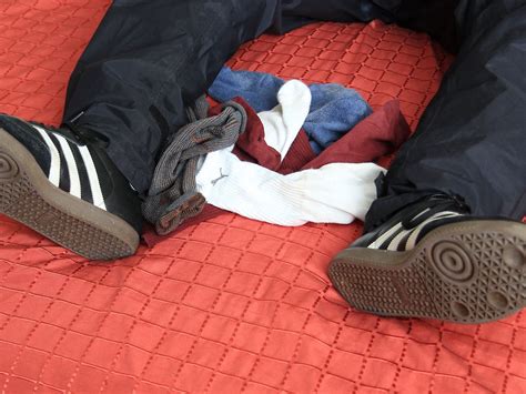 Pairs Of Socks In Sambas Darunter Gehts Nicht Gay Fetish Porn At ThisVid Tube