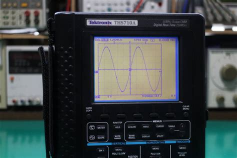 テクトロニクス Tektronix Ths710a 60mhz 2ch デジタル オシロスコープ＋acアダプター＋probe 100mhz 2本＋自作battery アマチュア無線 ｜売買され