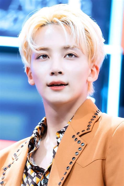 더쿠 금발 찰떡인데 의외로 금발이 톤그로라는 아이돌