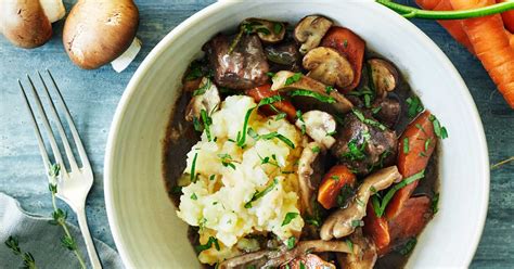 Boeuf Bourguignon På Fransyska Serverad Med Mos