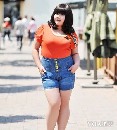 图胖子女穿衣搭配图片美呆了 助你做个时尚的胖美女 胖子女穿衣搭配图 伊秀服饰网 yxlady