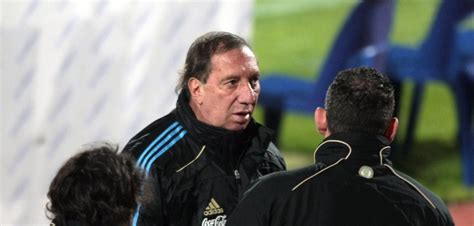 Carlos Salvador Bilardo Se Recupera Tras Operación Cerebral Por