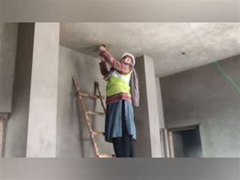 Woman Electrician Doing Door To Door Electrical Fitting Work In Jammu