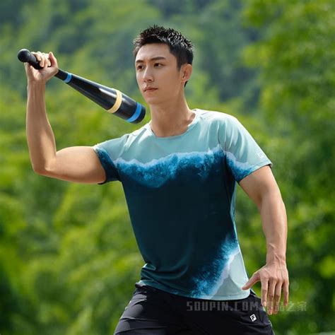 【fila斐乐】黄景瑜同款男子场下健身短袖t恤 A11m331109f 搜品之家