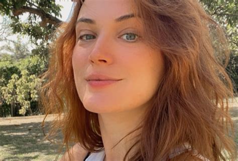 Bianca Bin Usa Biquíni Invertido Para Exibir O Corpo Em Nova Foto Em