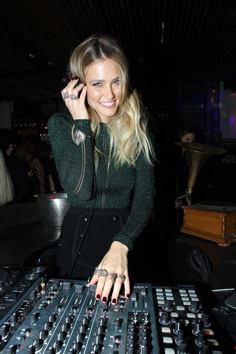 אופס התקלה המביכה שגנבה לבר רפאלי את ההצגה מעריב