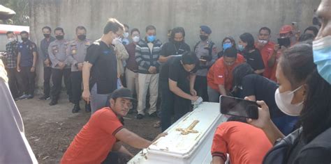 Peti Jenazah Brigadir J Berhasil Diangkat Dari Pemakaman Langsung Ke RSUD Sungai Bahar