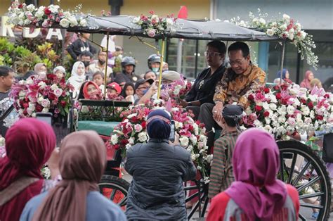 Masyarakat Trenggalek Sambut Hangat Sri Sultan Hamengku Buwono X JPNN