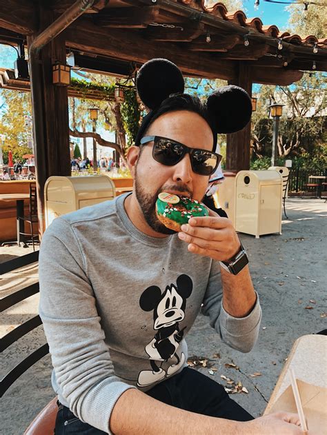 Disneylands Christmas Treats Are Insanely Instagrammable