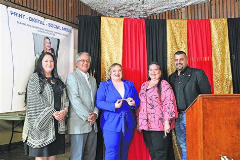 Mayor Presents Key To City To The Alice Echo News Journal Alice Echo