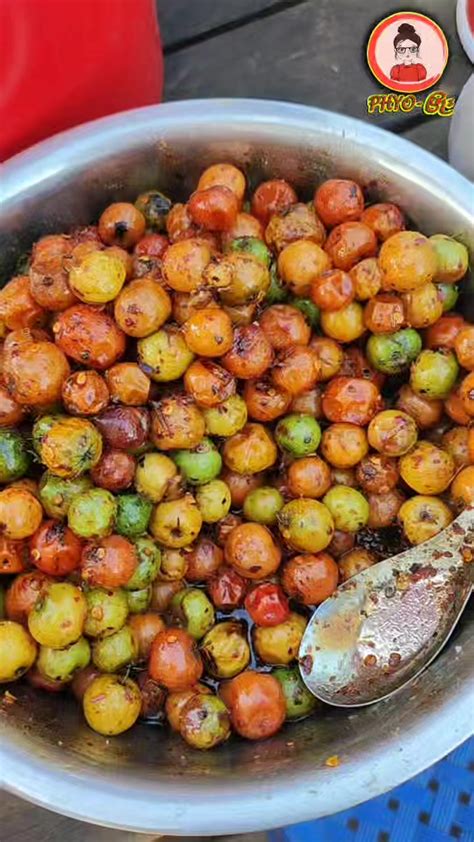 ပင်လယ်စာငပိလက်ဖက်အစပ်ချက်နဲ့ထမင်းစားမယ် ရေထဲကတို့စရာအစုံနဲ့ပင်လယ