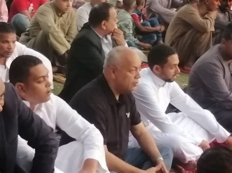 وسط حشد كبير مصطفى بكري يؤدي صلاة عيد الأضحى في ساحة المعنَّا بقنا