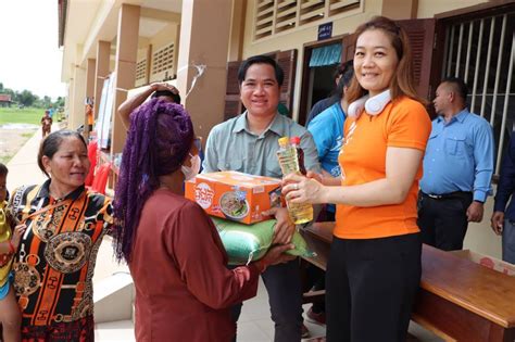 ឧកញ៉ា សំ សុខនឿន ដឹកនាំគ្រូពេទ្យស្ម័គ្រចិត្តជនជាតិតៃវ៉ាន់ ១០០នាក់