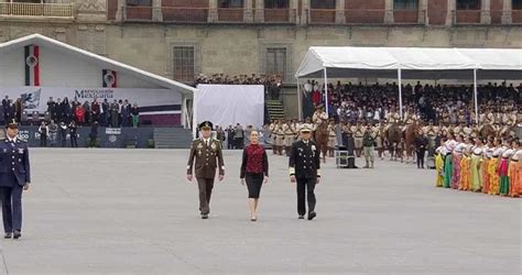 Claudia Sheinbaum Asiste Al Desfile Del Aniversario De La