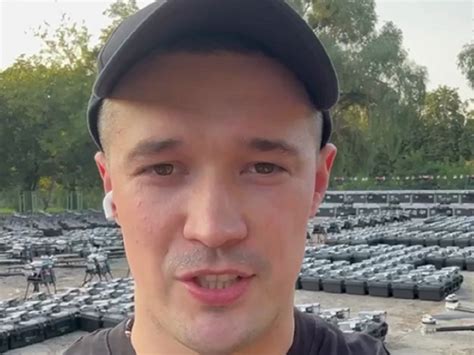 «Пташки вирушають на фронт Федоров показав українську Армію