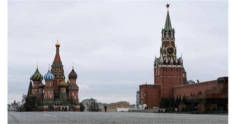 Десетки заразени пред Кремъл на репетиция за парада